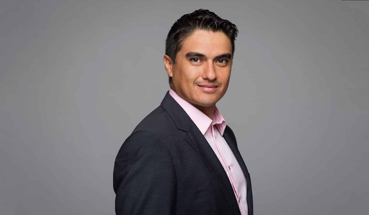 Hot Trends in Realtor Profile Poses | Points in Case