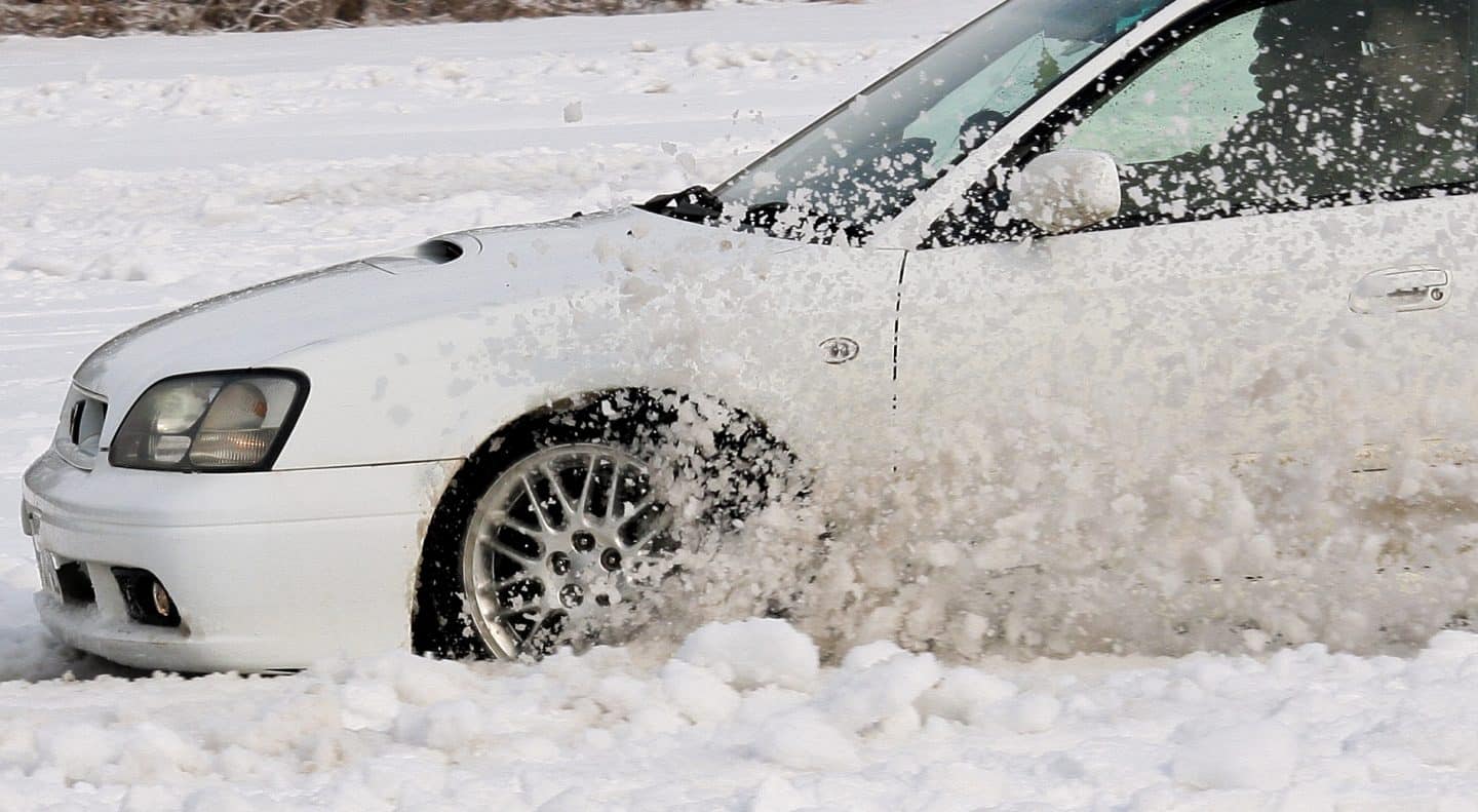 Life Hacks for Safe Driving in the Snow and Ice | Points in Case