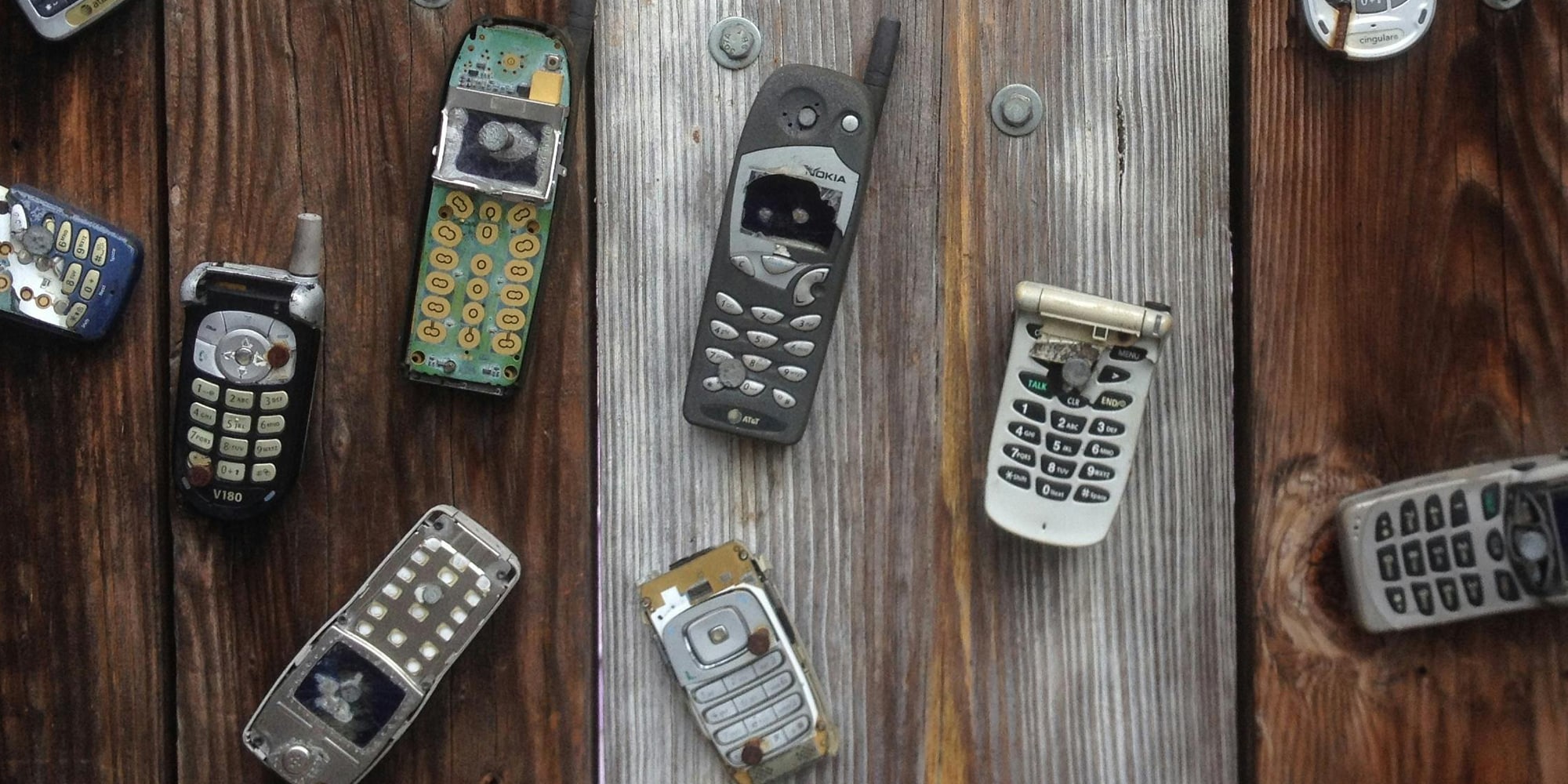 The Aging Cell Phone in Your Junk Drawer Is Ready to Reunite | Points ...